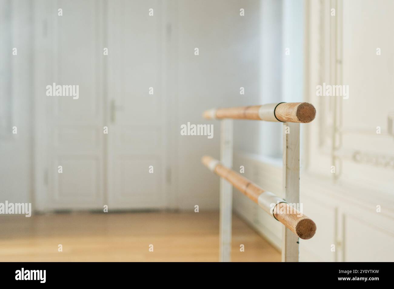 Empty dance rehearsal studio hi-res stock photography and images - Alamy