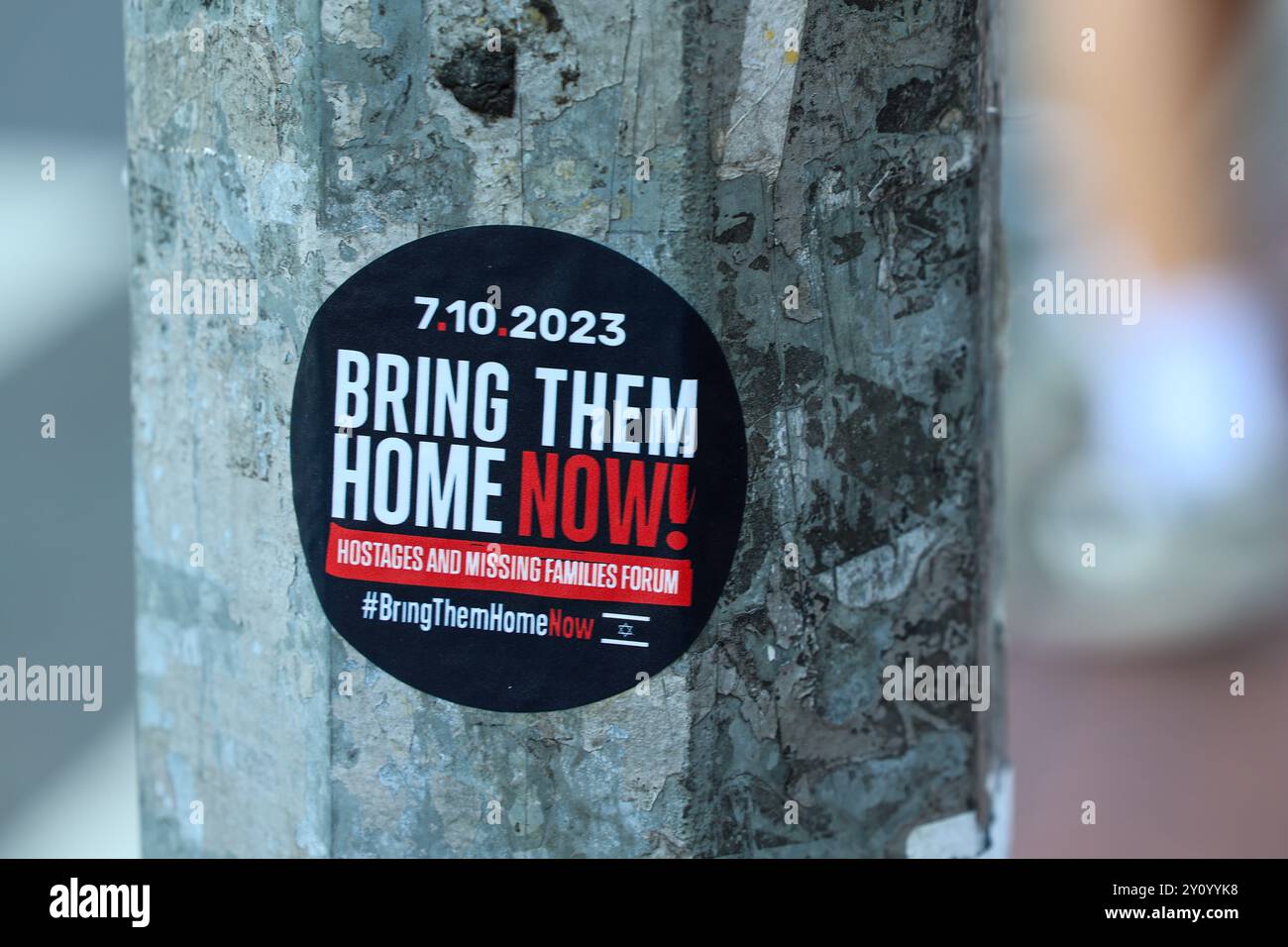 Hostage posters hi-res stock photography and images - Alamy