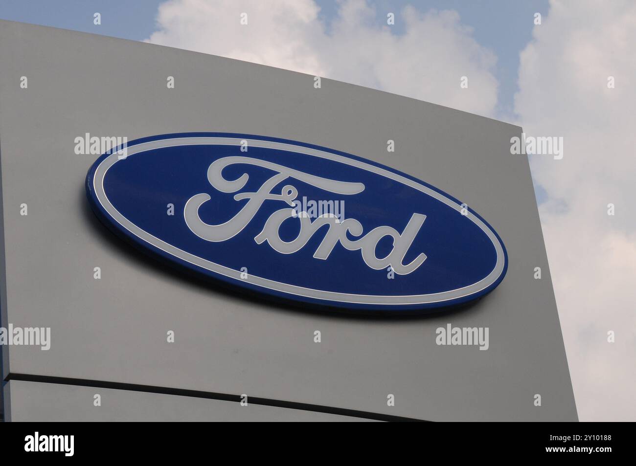 Ford electi car charge hi-res stock photography and images - Alamy