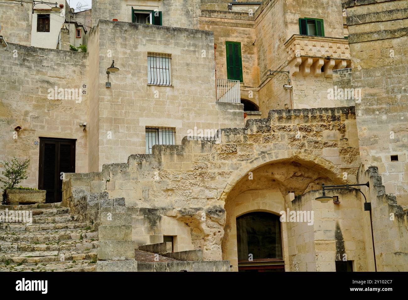 Vicoli e monumenti della città di Matera, Basilicata, Italia Stock ...