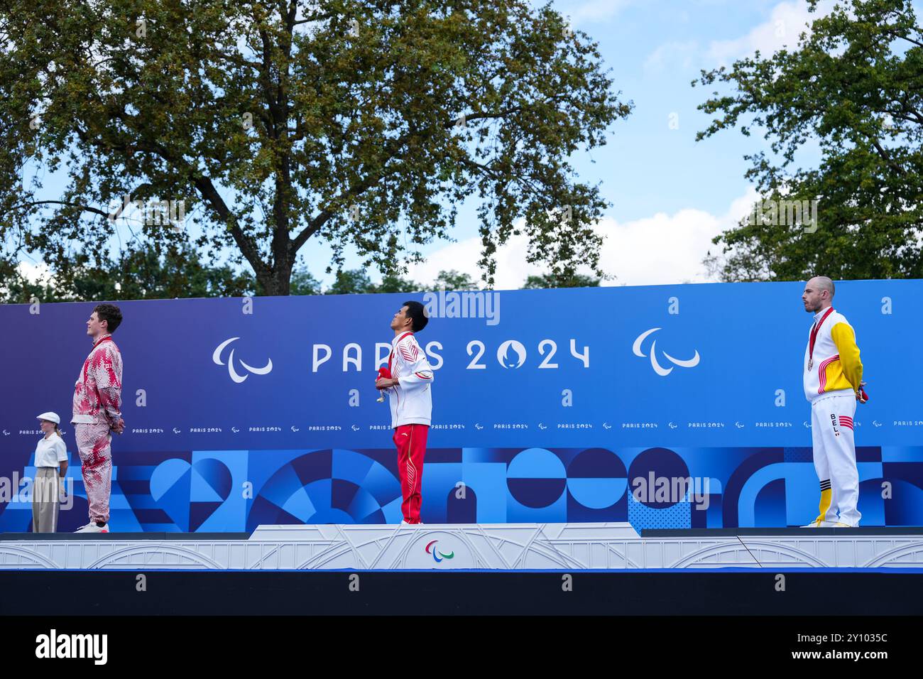 Paris, France. 4th Sep, 2024. Gold medalist Chen Jianxin (C) of China ...