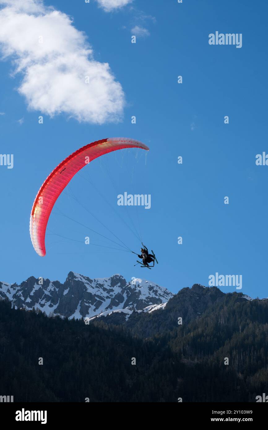 Flying paraglider clouds mountain hi-res stock photography and images ...