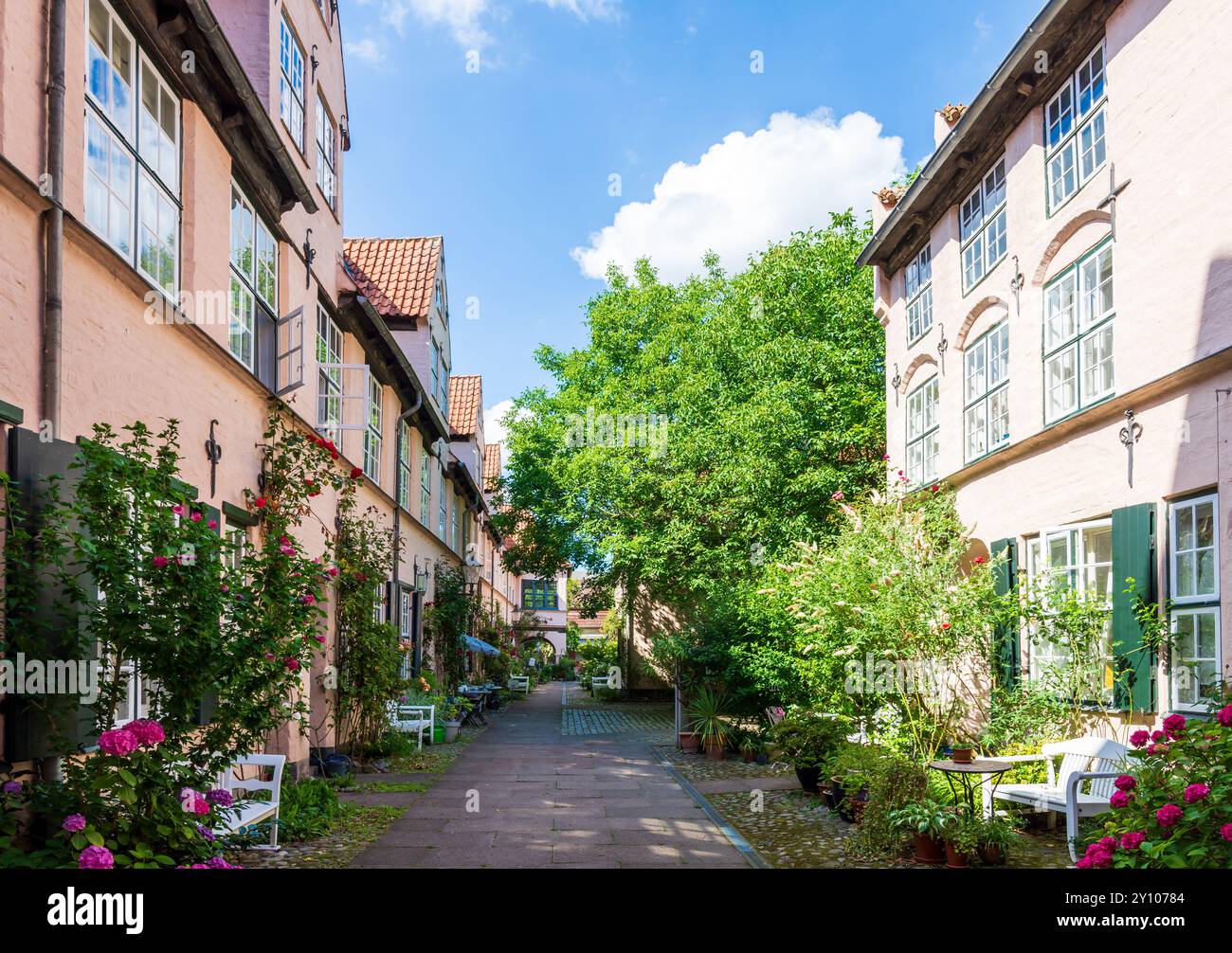 The Füchtingshof is one of the many courtyards in the Jakobi district ...