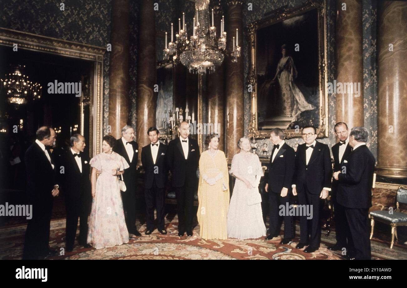 The Queen and members of the Royal Family in the Blue Drawing Room at ...
