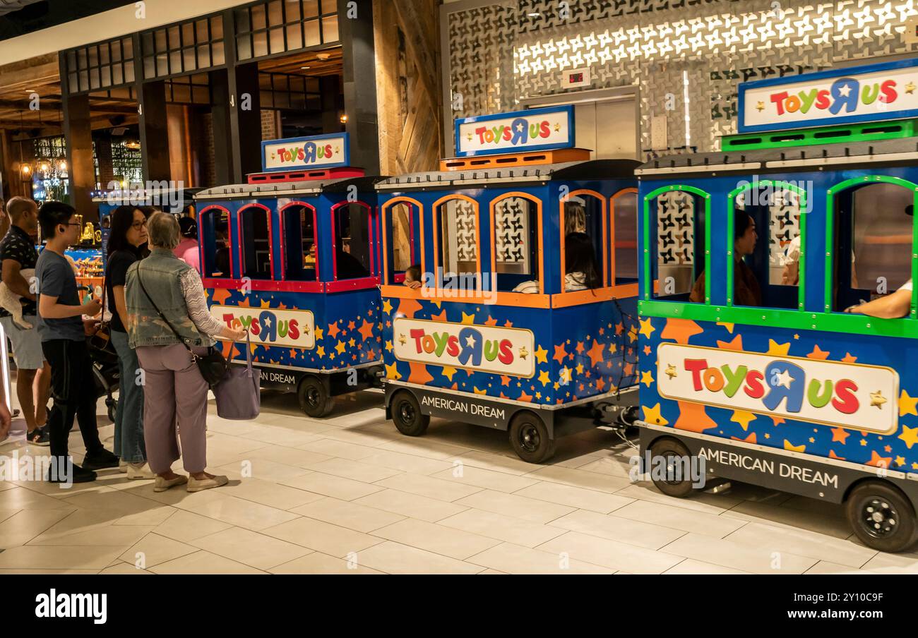 Toys R Us novelty train ride at the American Dream Mall in East ...