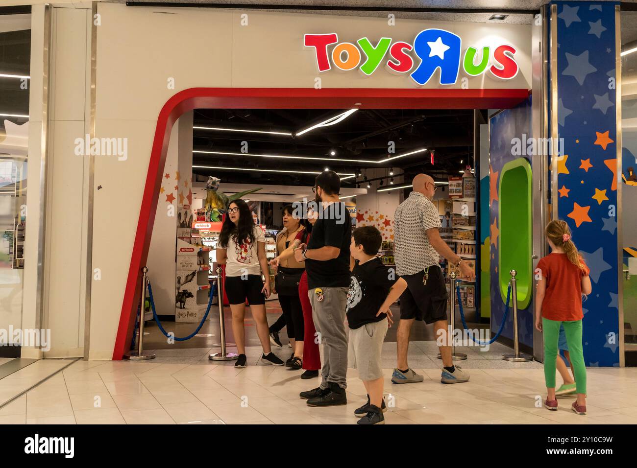 Toys R Us store in the American Dream Mall in East Rutherford, NJ on ...
