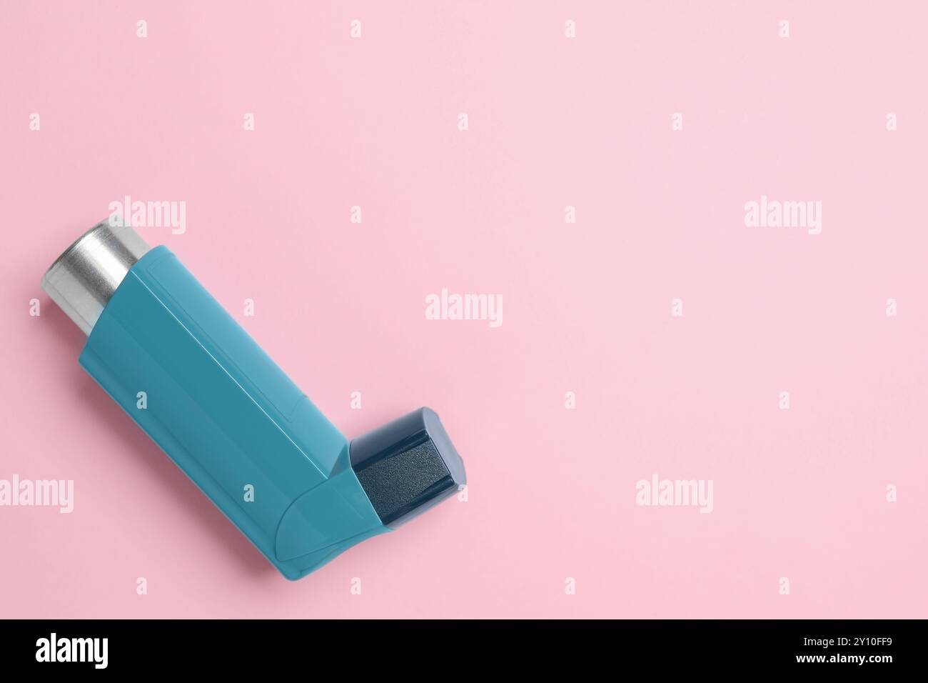 Asthma inhaler on pink background, top view. Space for text Stock Photo ...