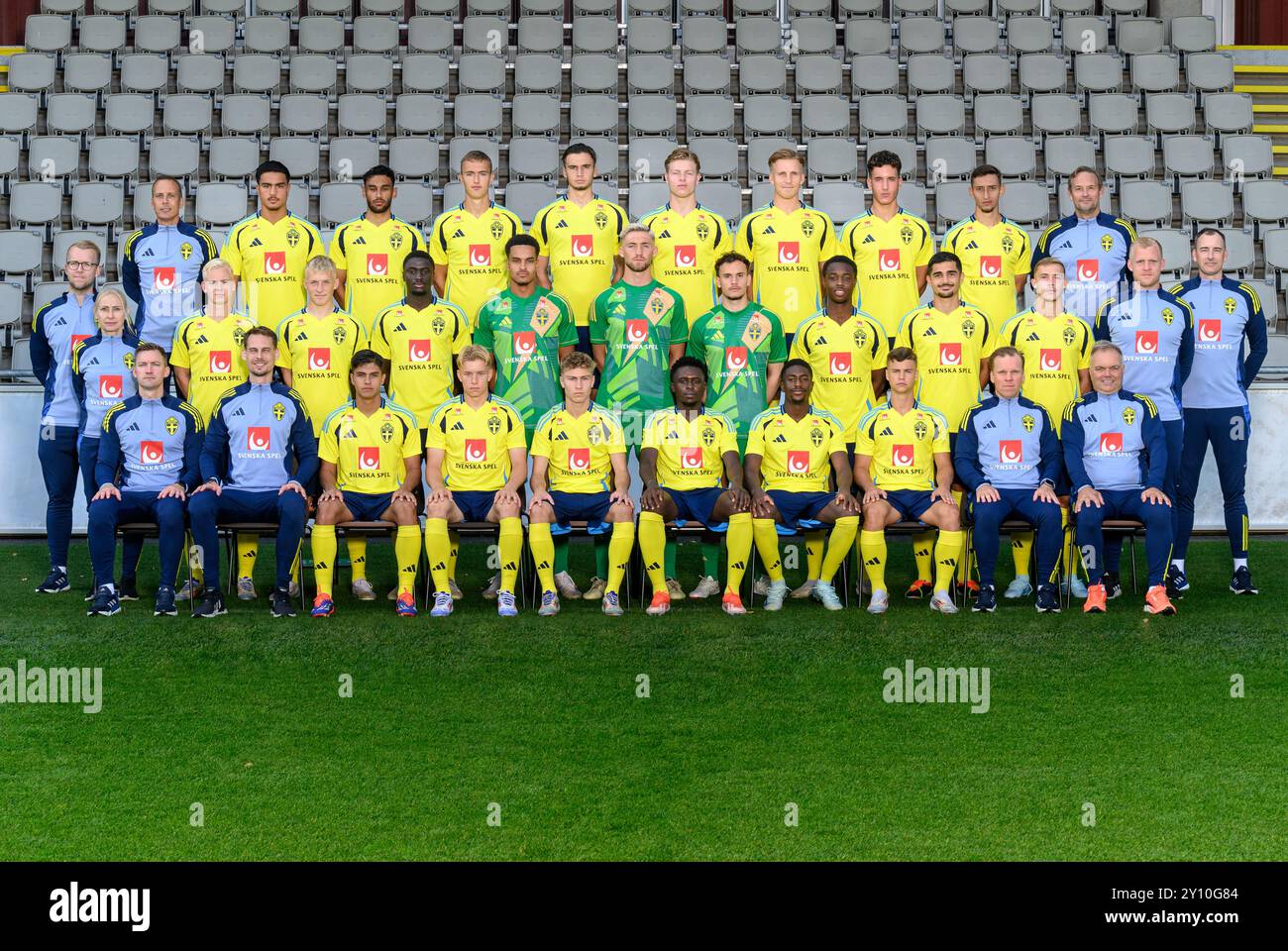 240904 The Swedish under-21 national football team pose for a team ...