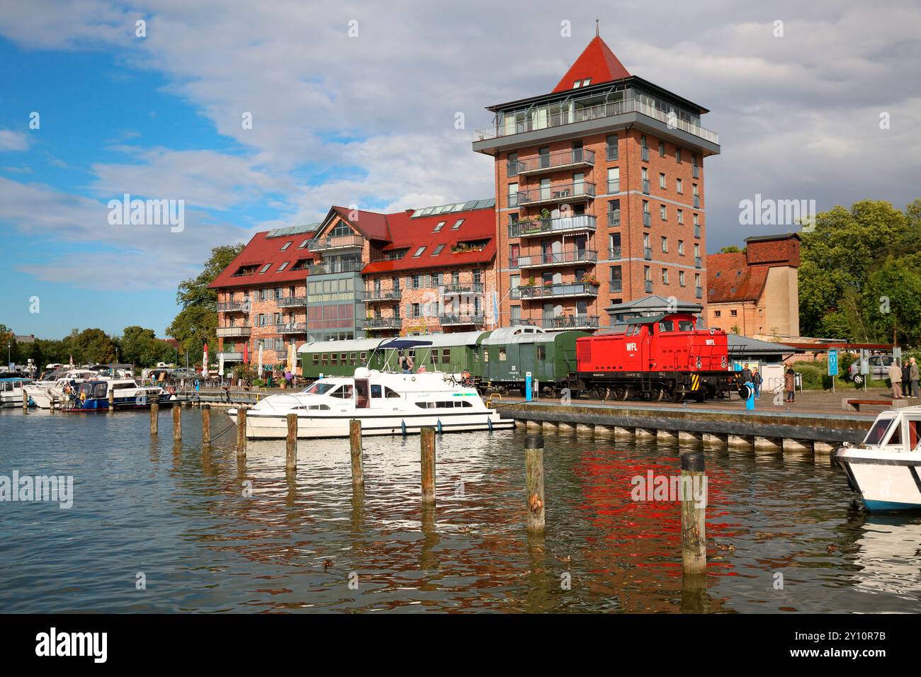 Harbor railroad hi-res stock photography and images - Alamy