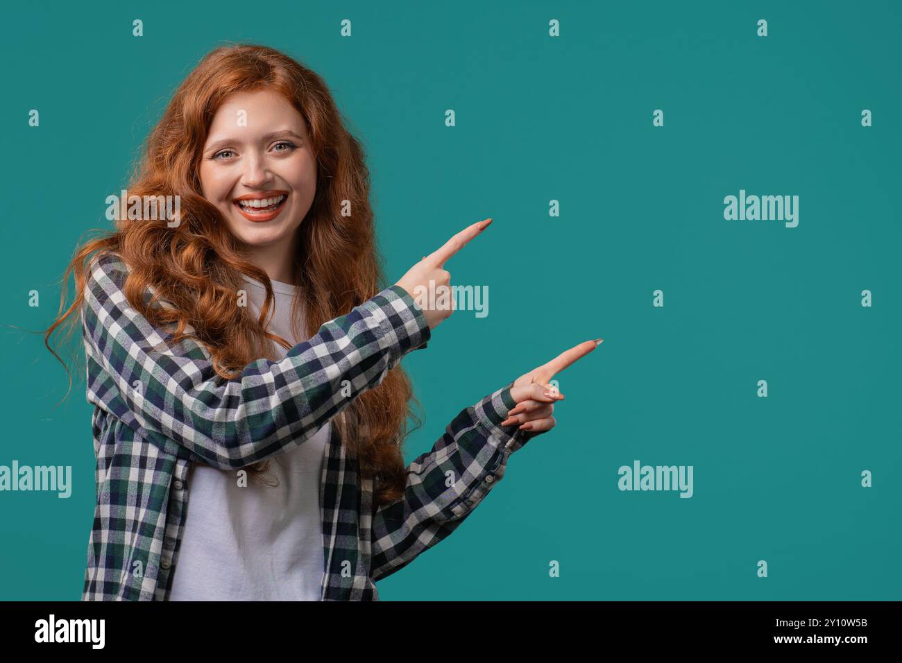 Woman pointing fingers right hi-res stock photography and images - Alamy