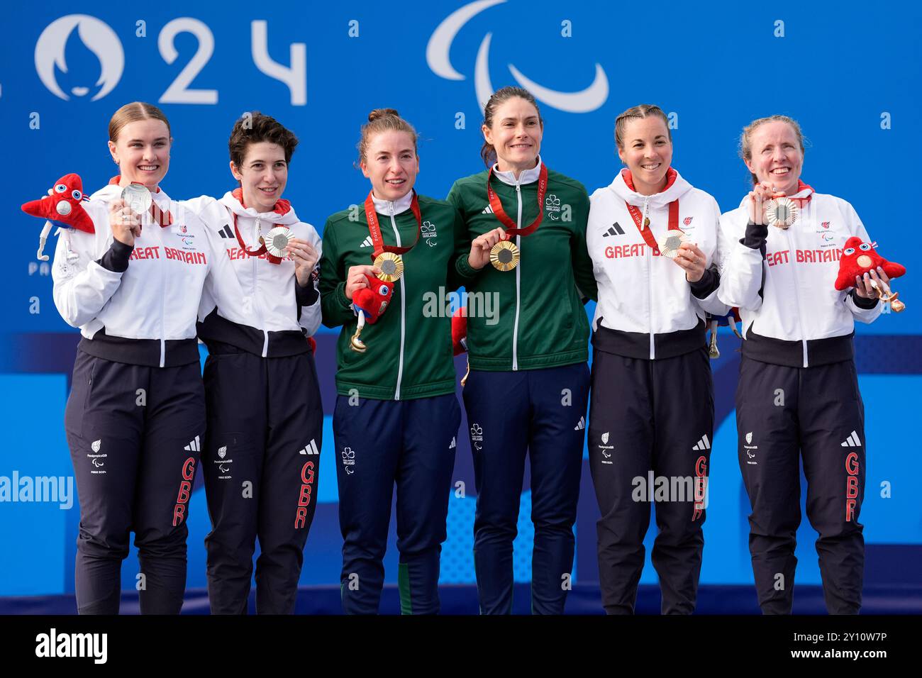 Gold medallists Ireland's Katie-George Dunlevy and pilot Linda Kelly ...