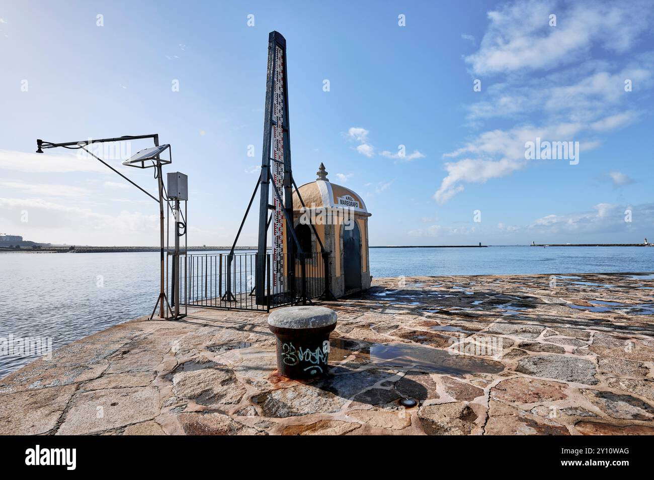 The Maregrafo da Foz do Douro tide gauge at the mouth of the Rio Douro ...