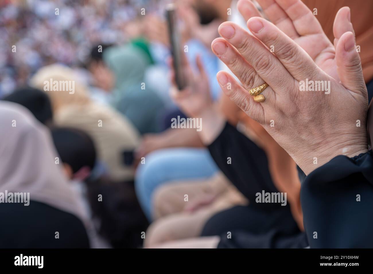 Female football fans arab hi-res stock photography and images - Alamy