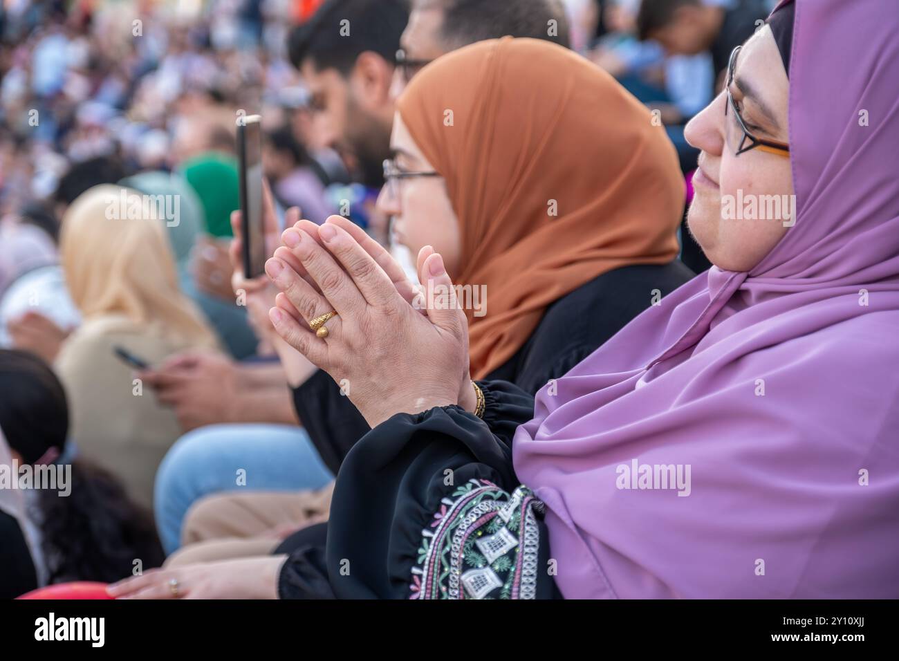 Female hands cheering and clapping on stadium Stock Photo - Alamy