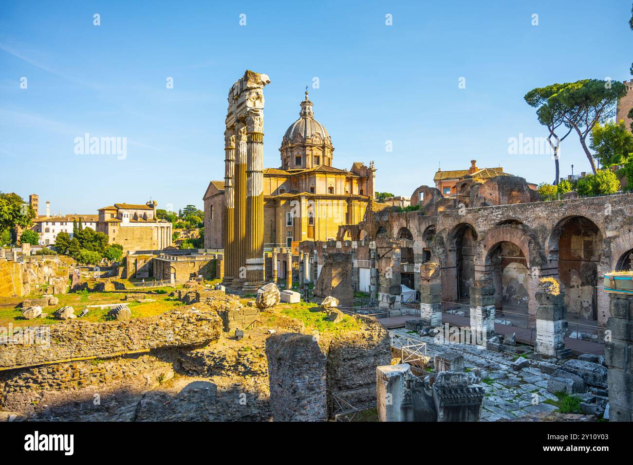 Sunlight illuminates ancient roman hi-res stock photography and images ...