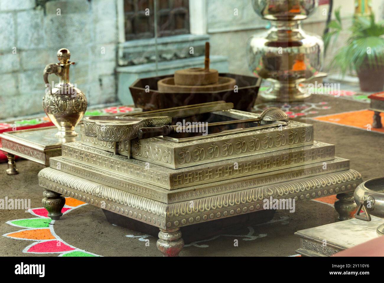 Vedic fire sacrifice hi-res stock photography and images - Alamy