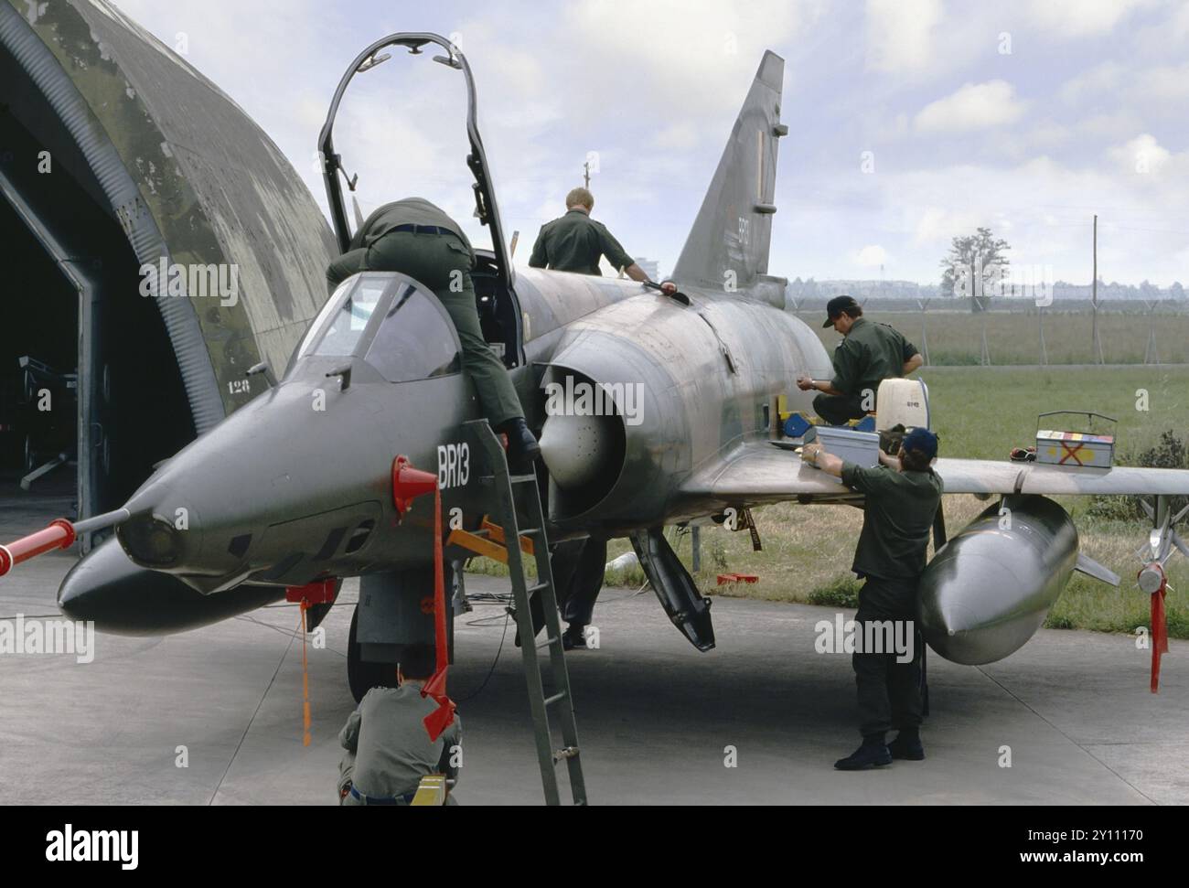 - aereo da attacco supersonico Dassault Mirage 5 della Aviazione ...