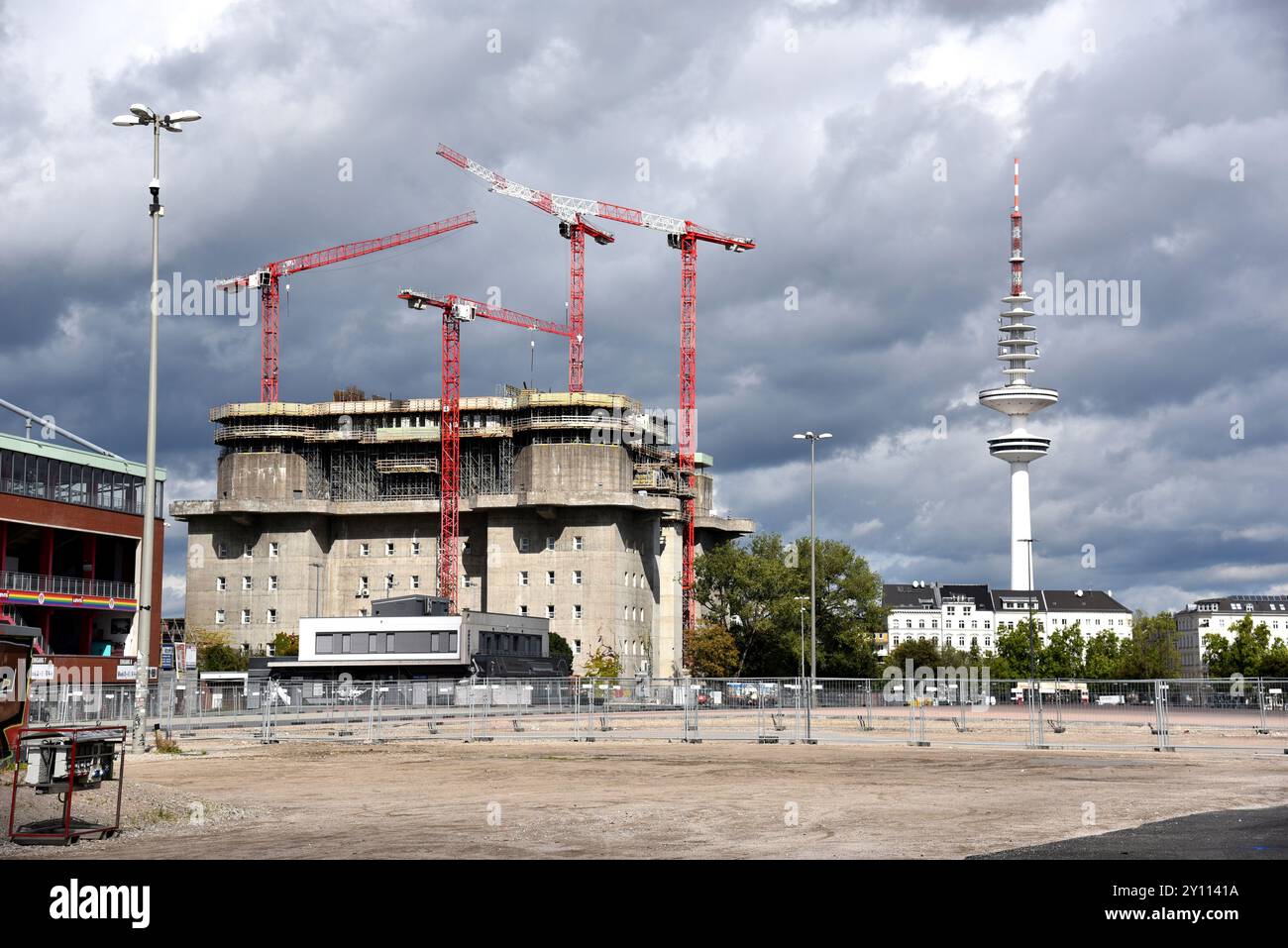 Exterior design to green bunker hi-res stock photography and images - Alamy