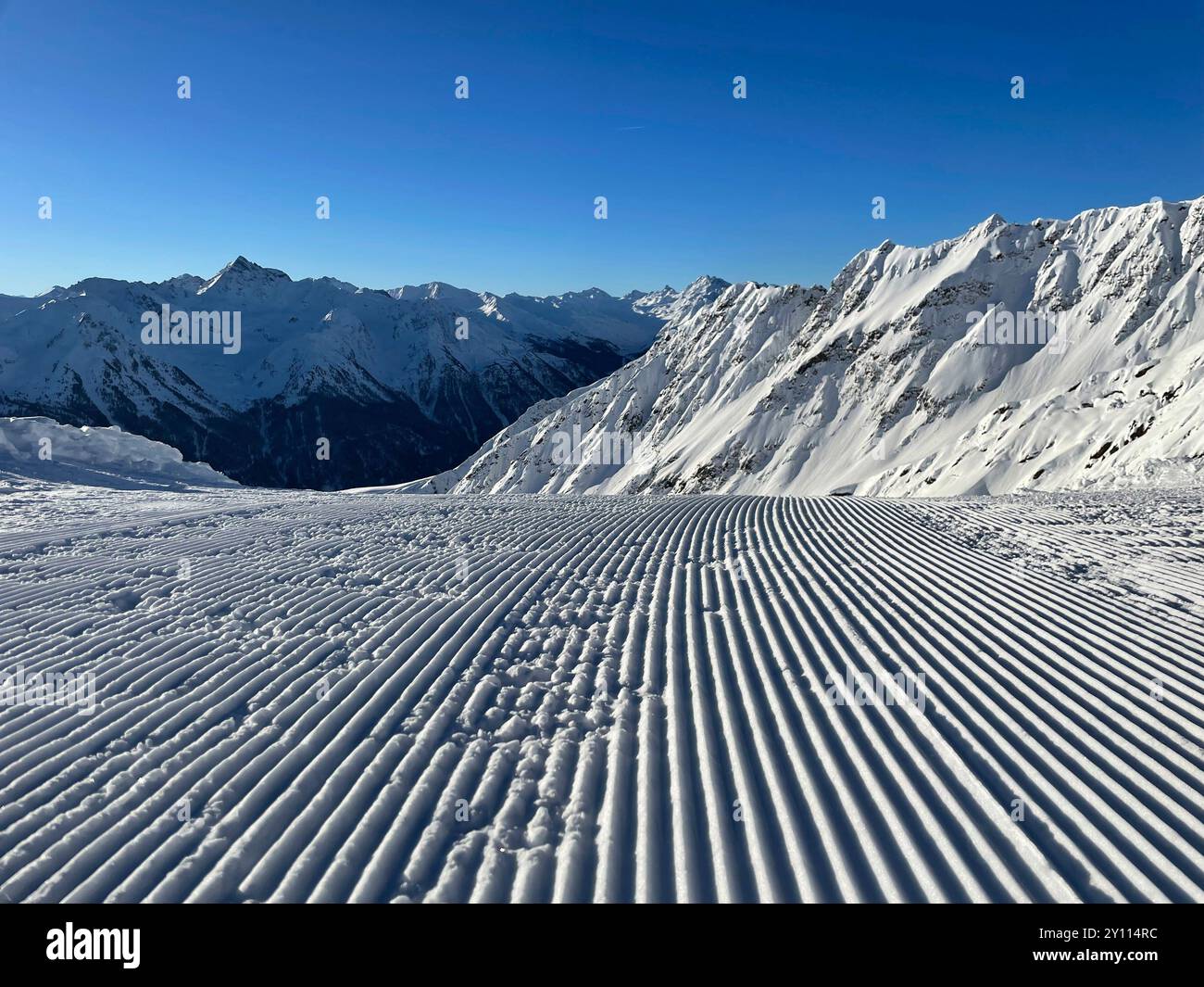 Freshly groomed piste hi-res stock photography and images - Alamy