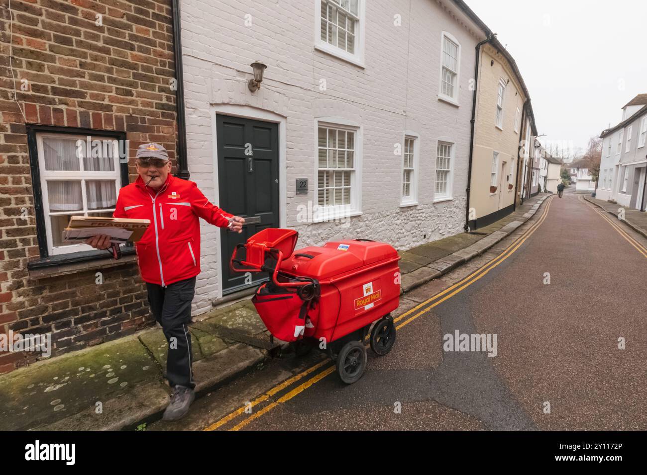 Royal mail postman delivering mail hi-res stock photography and images ...