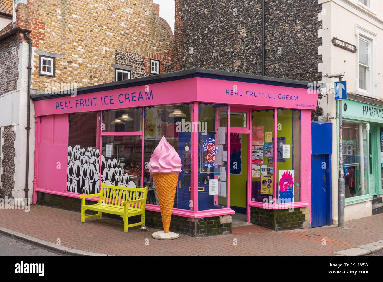 England, Kent, Margate, The Old Town, Colourful Ice-cream Parlour Stock ...