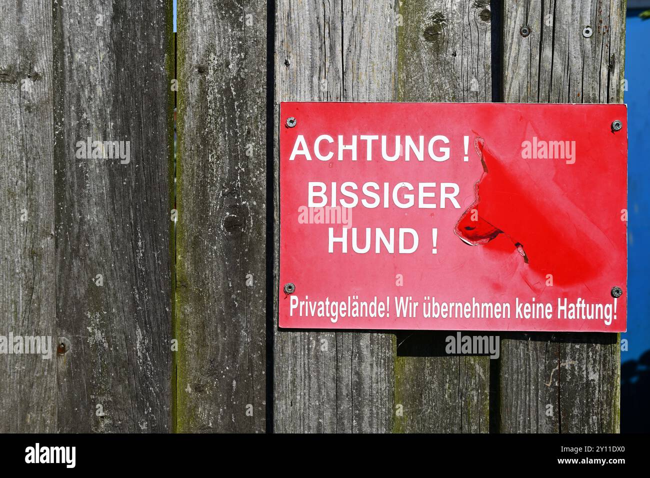 Fabelhafte Bissiger Hund Schild Ebenbild