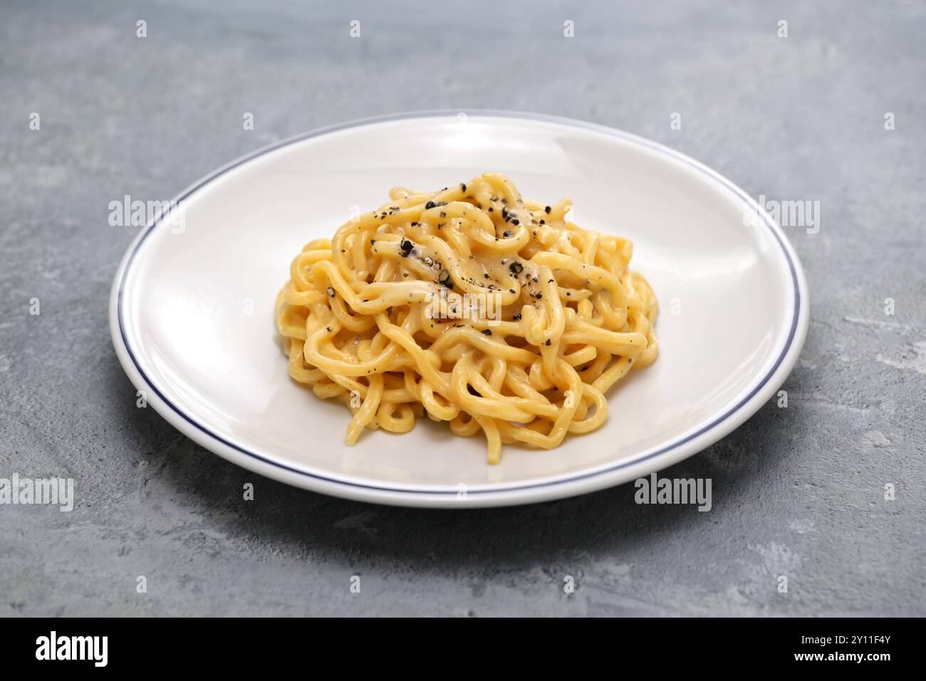 Tonnarelli cacio e pepe rome hi-res stock photography and images - Alamy