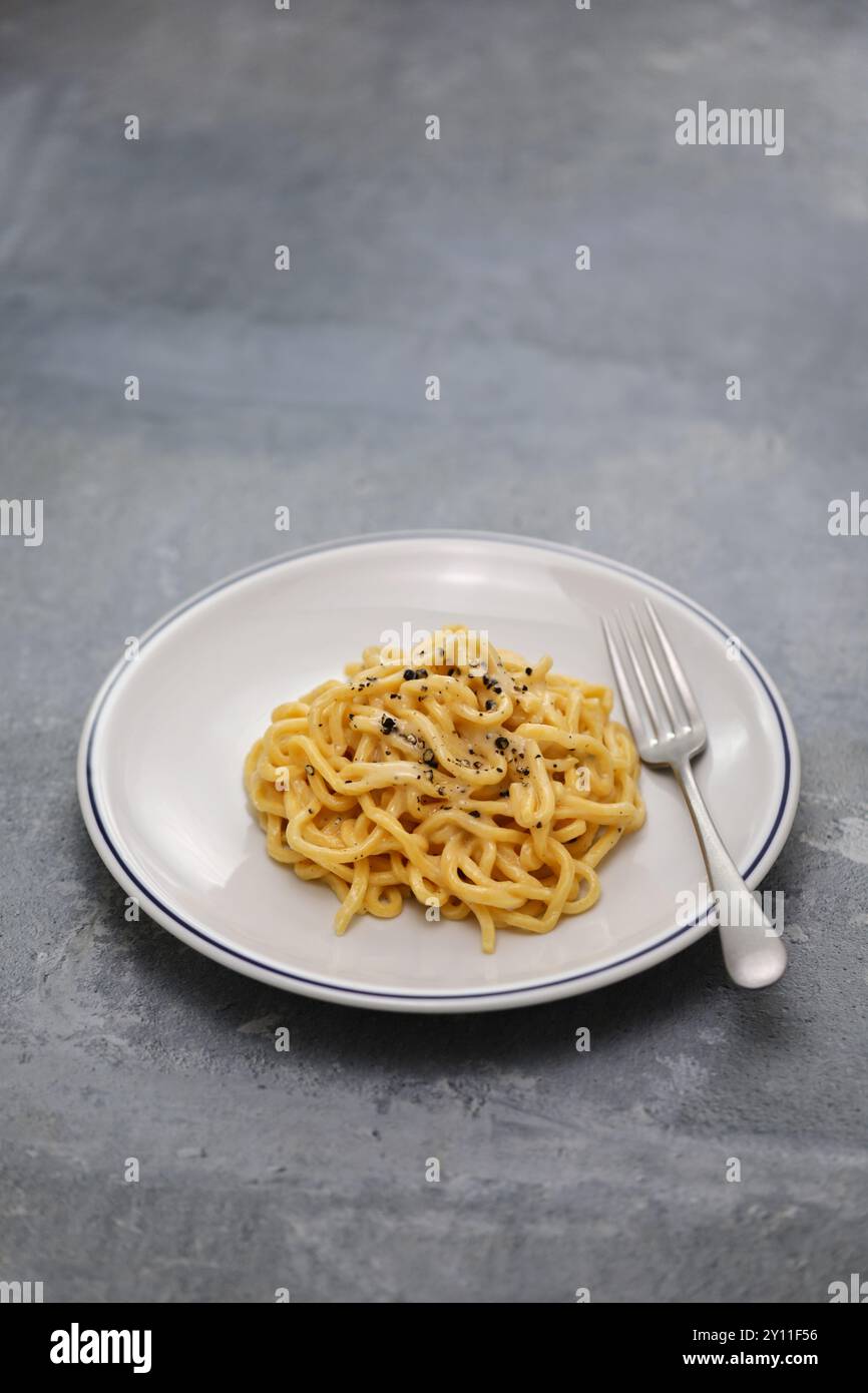 Tonnarelli cacio e pepe rome hi-res stock photography and images - Alamy