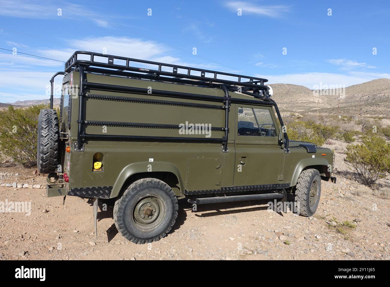 British army land rover 110 hi-res stock photography and images - Alamy