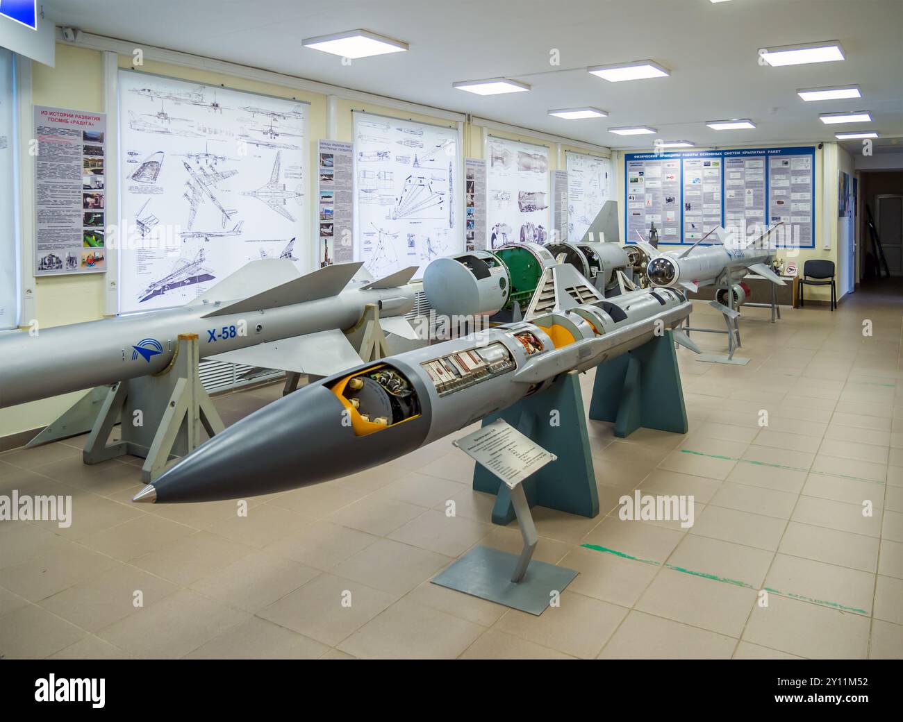 Cross section of jet engine hi-res stock photography and images - Alamy