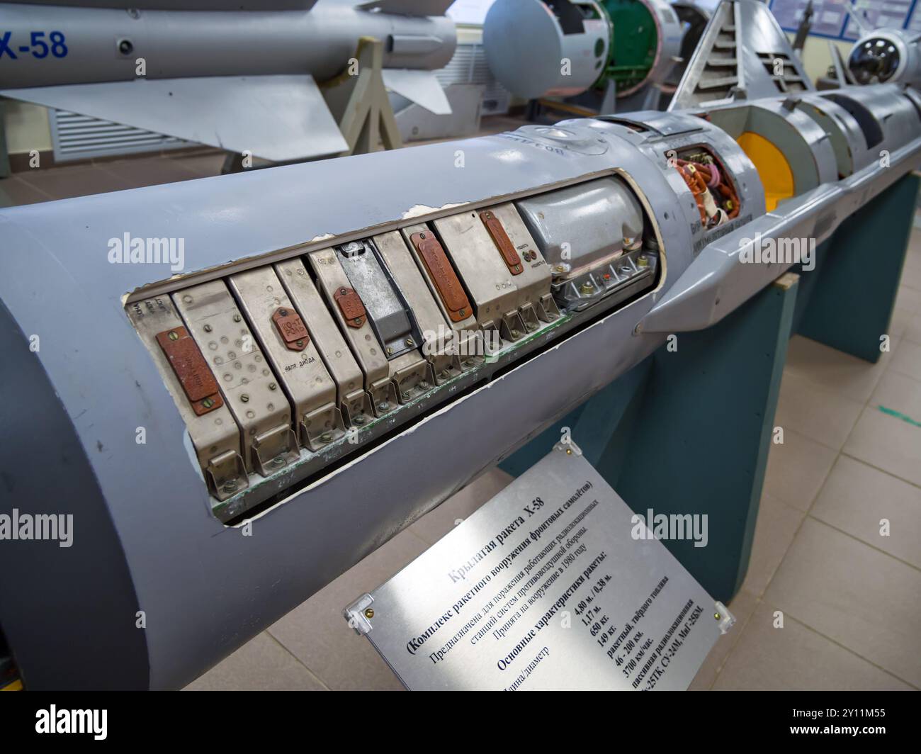 Cross section of jet engine hi-res stock photography and images - Alamy