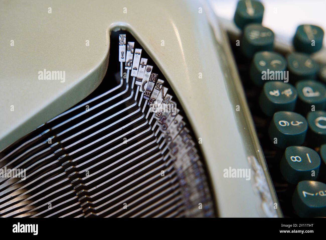 Typewriter 1950s hi-res stock photography and images - Alamy