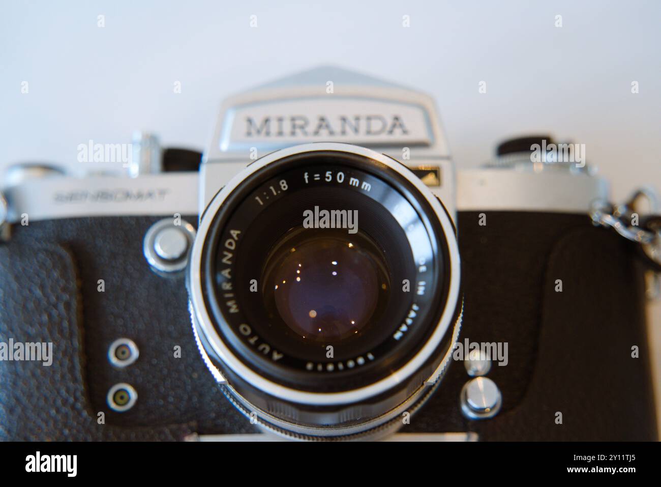 Old fashioned camera hi-res stock photography and images - Alamy