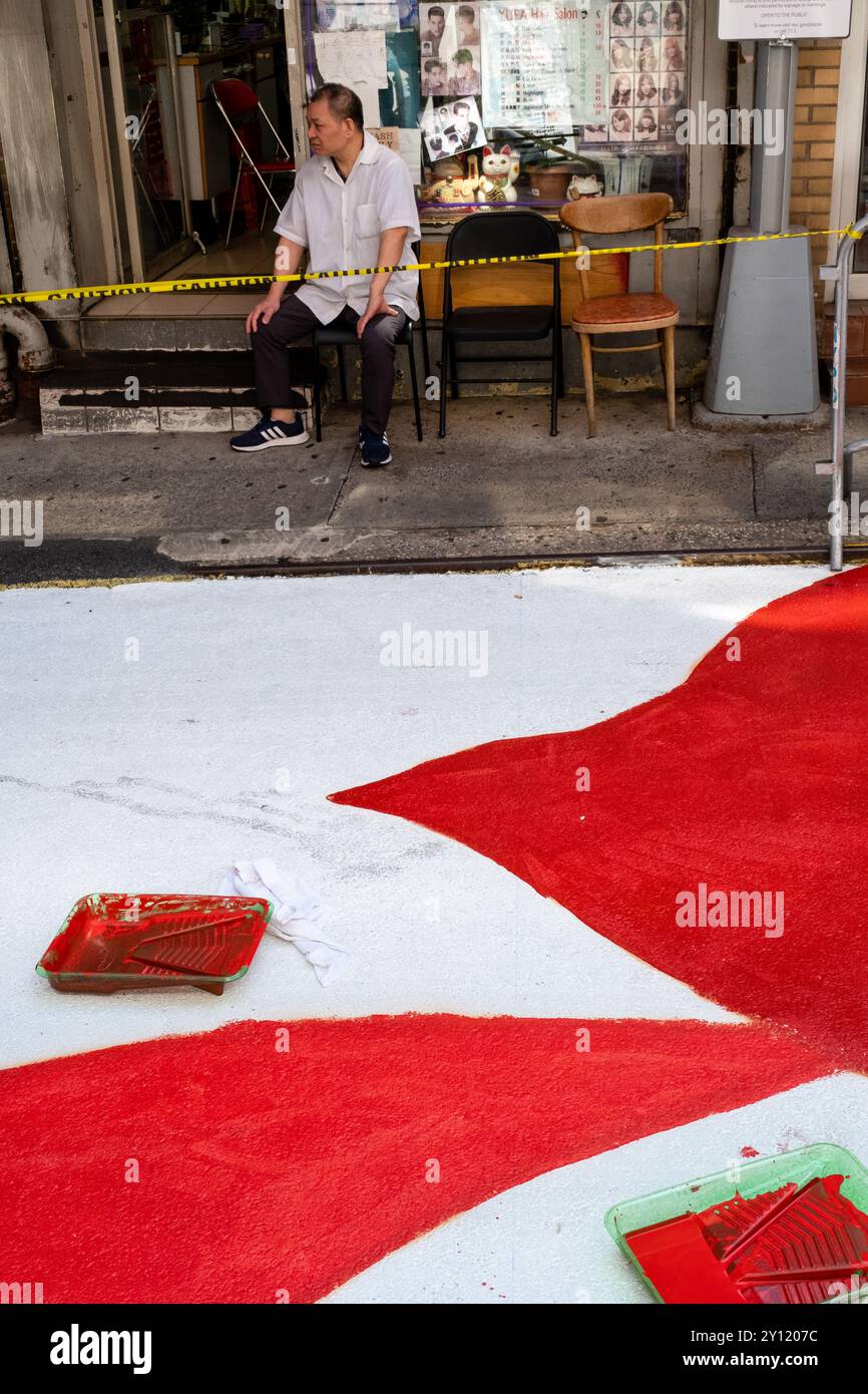 New York, NY, USA. 4th Sep, 2024. Artist Colleen Kong-Savage leads a ...