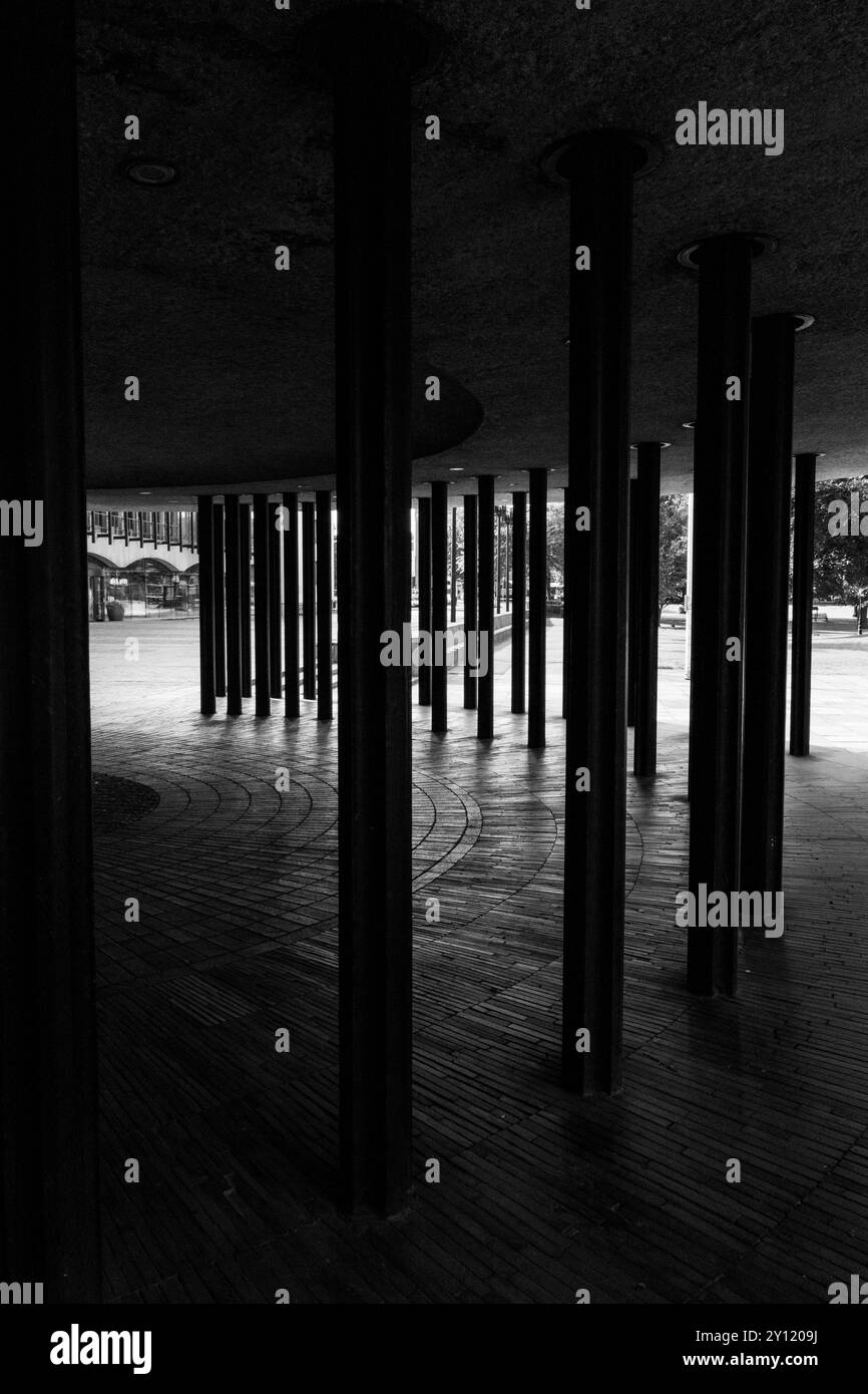 Modern civic architecture Black and White Stock Photos & Images - Alamy