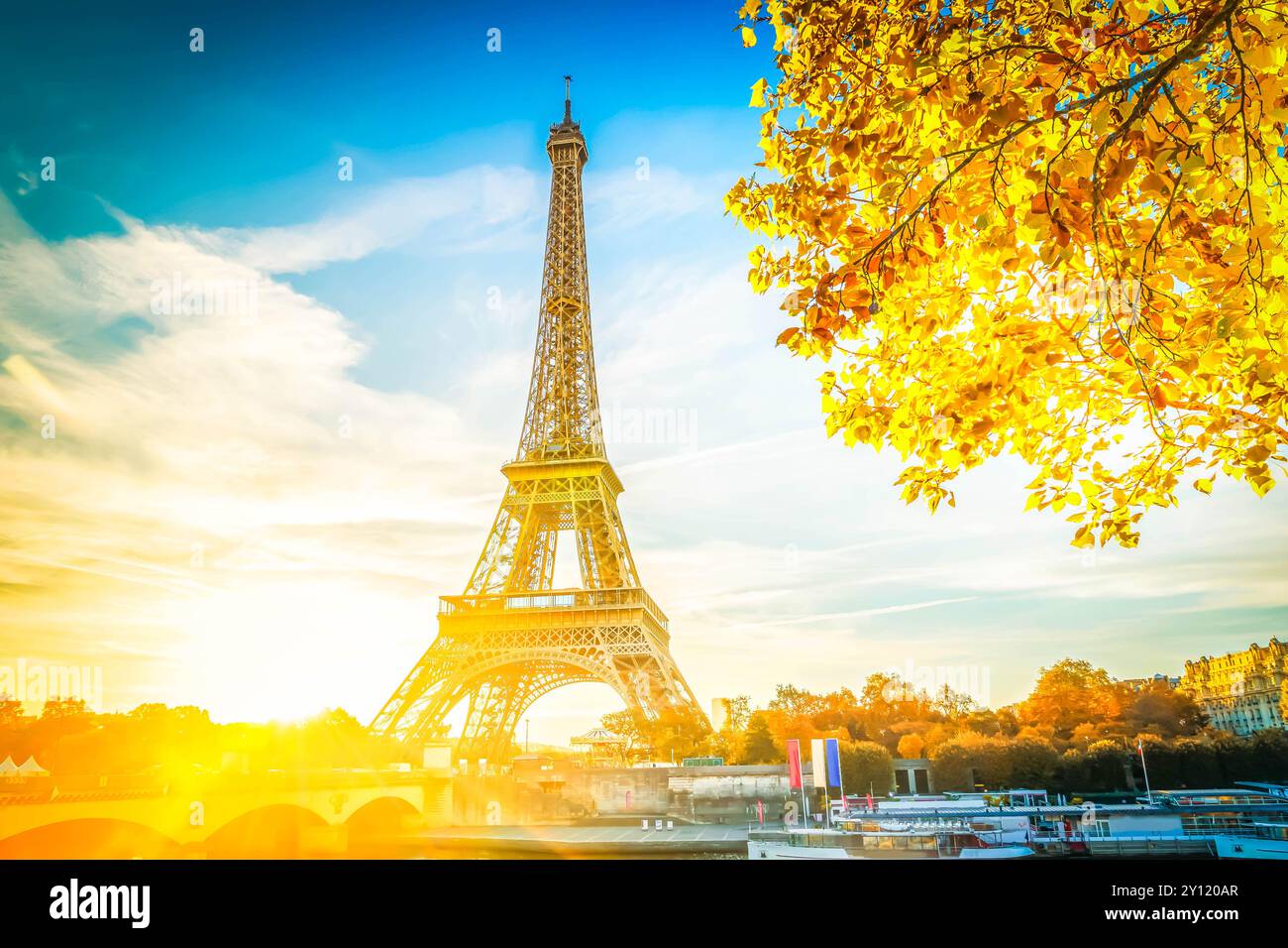 Shining tour eiffel hi-res stock photography and images - Alamy