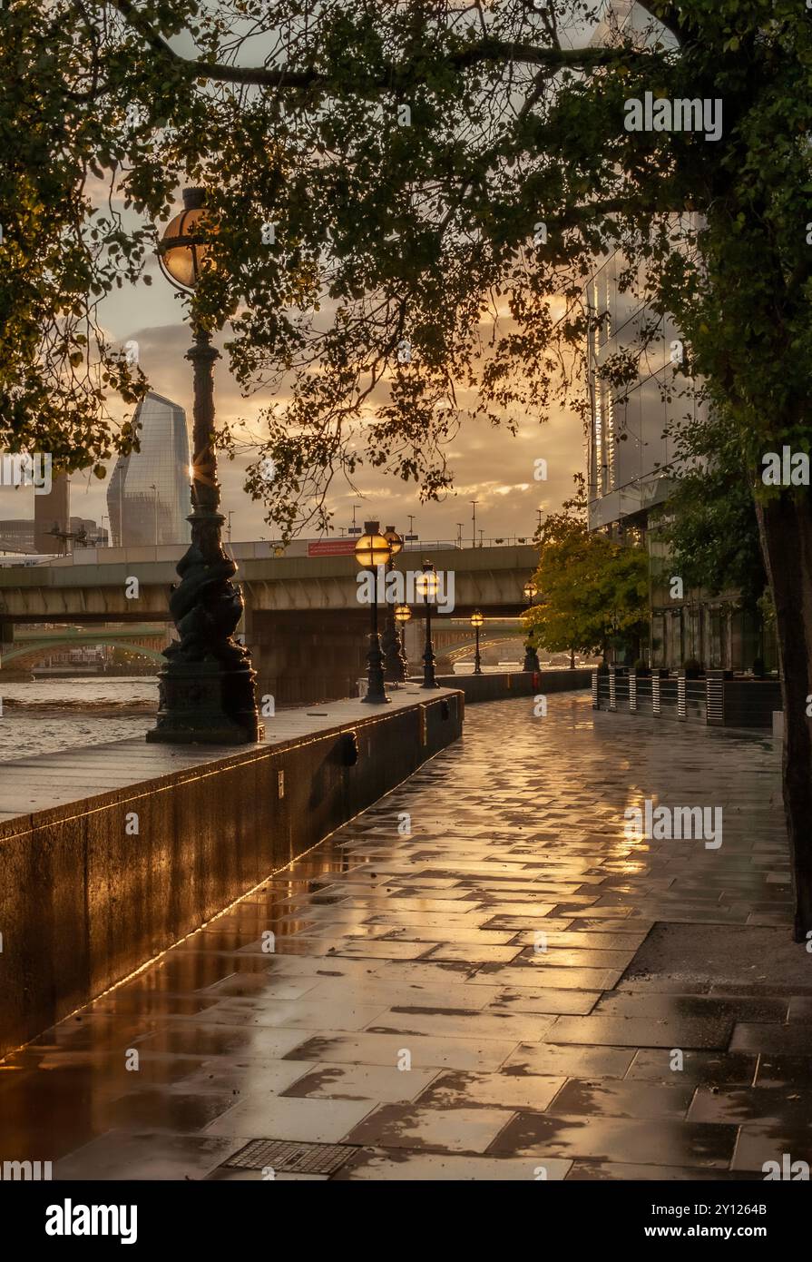 London river walks hi-res stock photography and images - Alamy