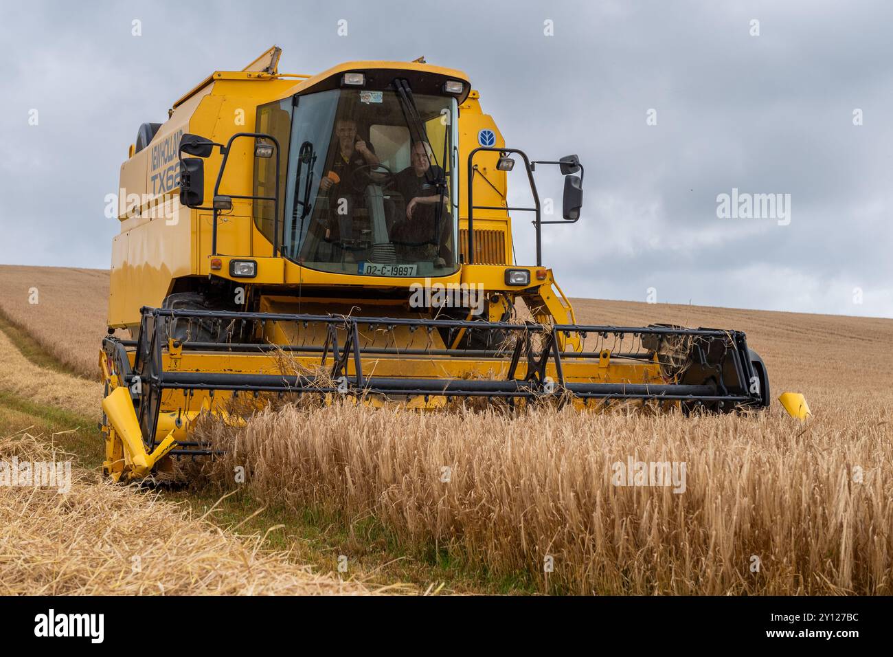 New holland tx65 combine harvester hi-res stock photography and images ...