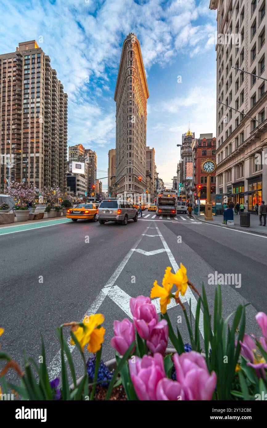 Flatiron building in scenery new hi-res stock photography and images ...