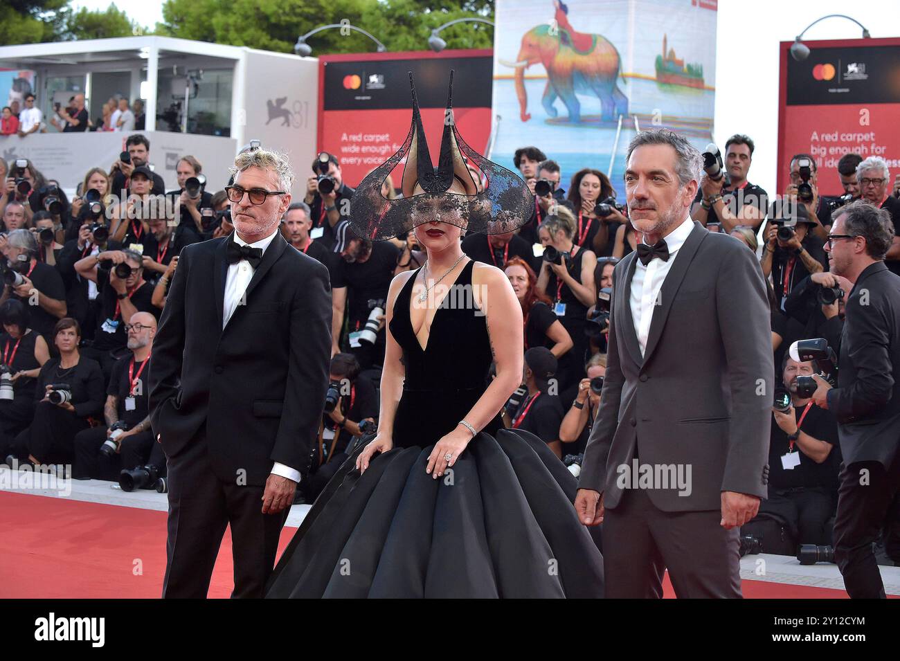 Joker joaquin phoenix gaga hi-res stock photography and images - Alamy