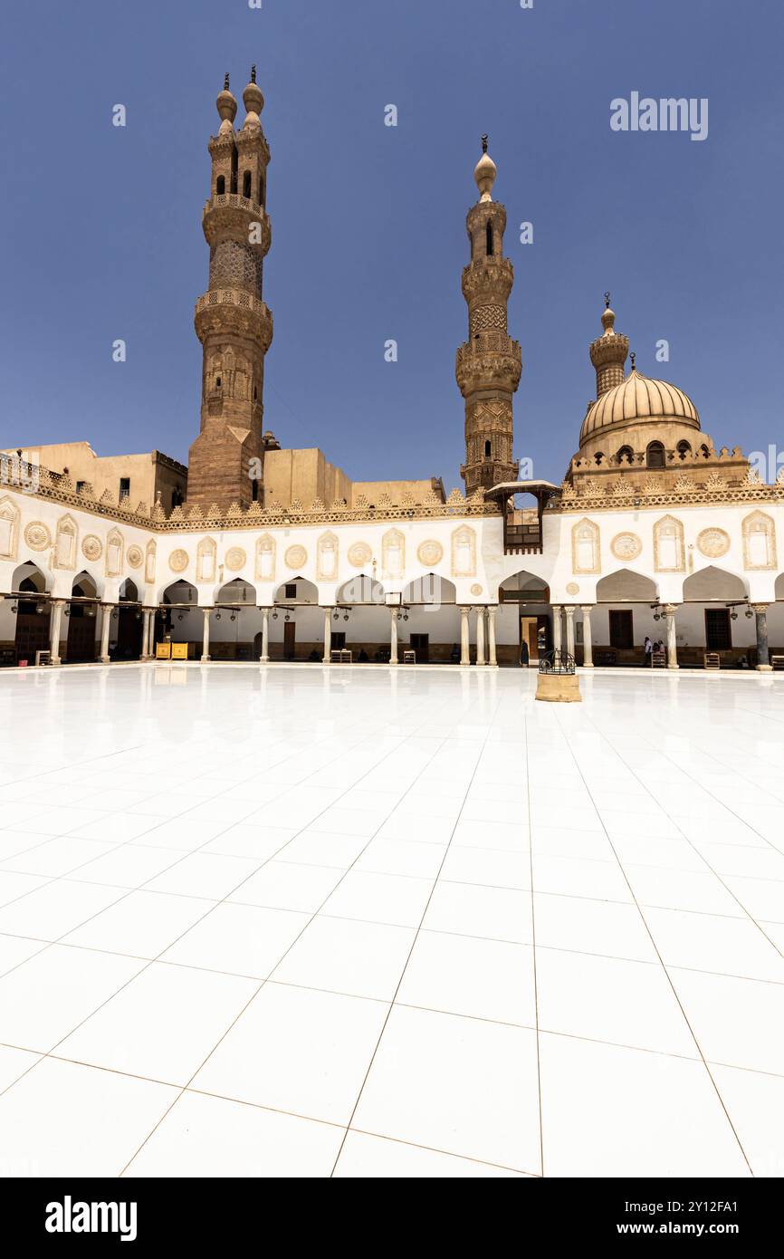 Al-Azhar Mosque, Azhar, courtyard with corridor, Islamic area in old ...