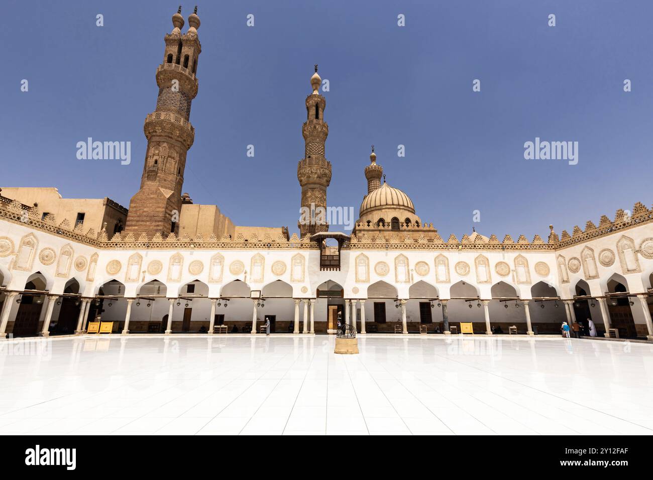 Al-Azhar Mosque, Azhar, courtyard with corridor, Islamic area in old ...