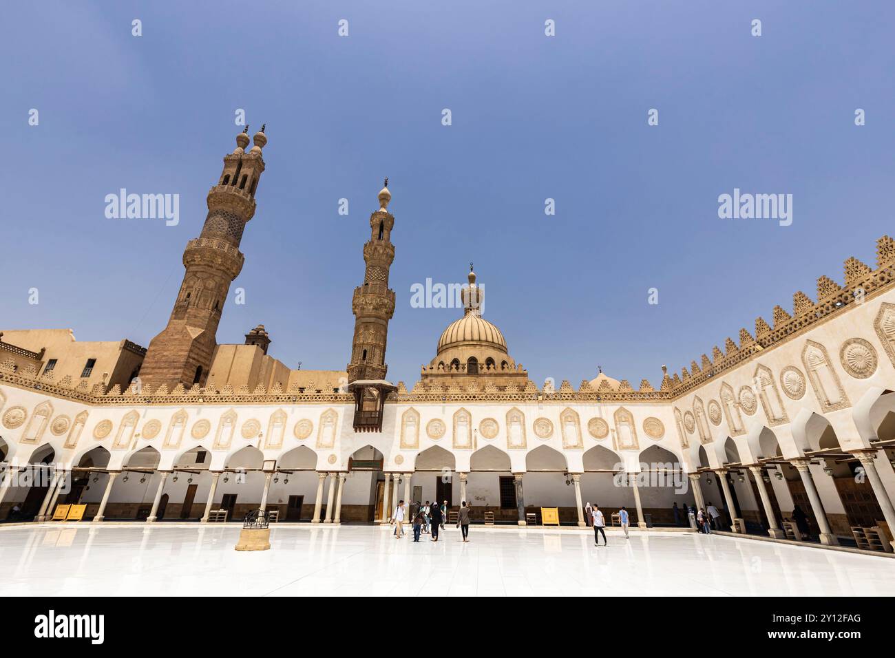 Al-Azhar Mosque, Azhar, courtyard with corridor, Islamic area in old ...