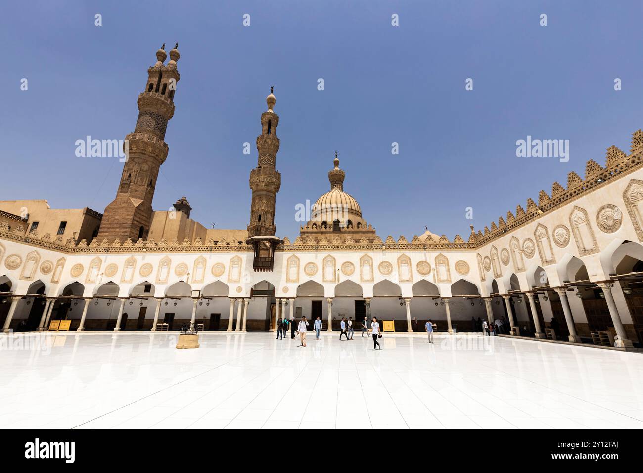 Al-Azhar Mosque, Azhar, courtyard with corridor, Islamic area in old ...