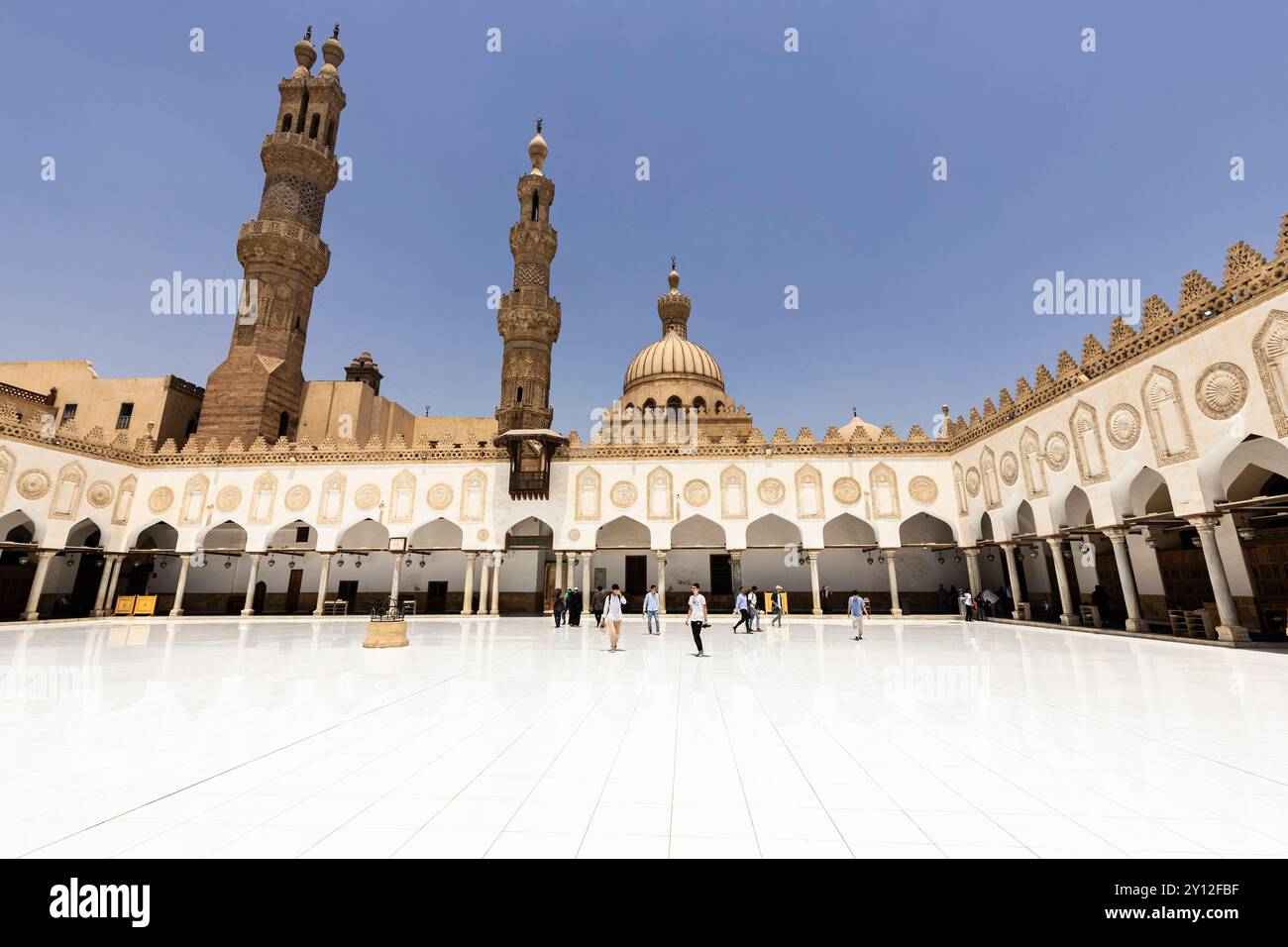 Al-Azhar Mosque, Azhar, courtyard with corridor, Islamic area in old ...