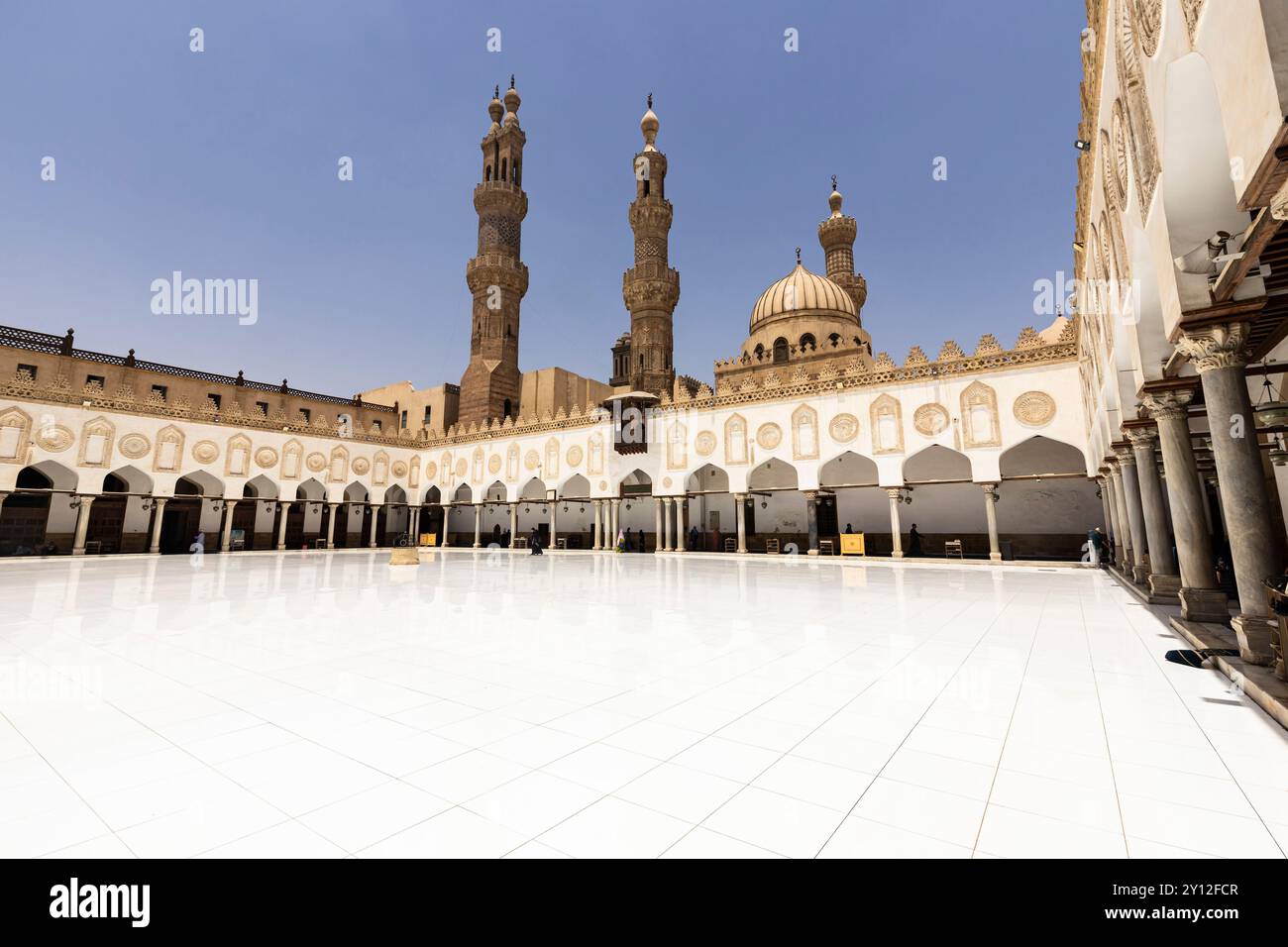 Al-Azhar Mosque, Azhar, courtyard with corridor, Islamic area in old ...