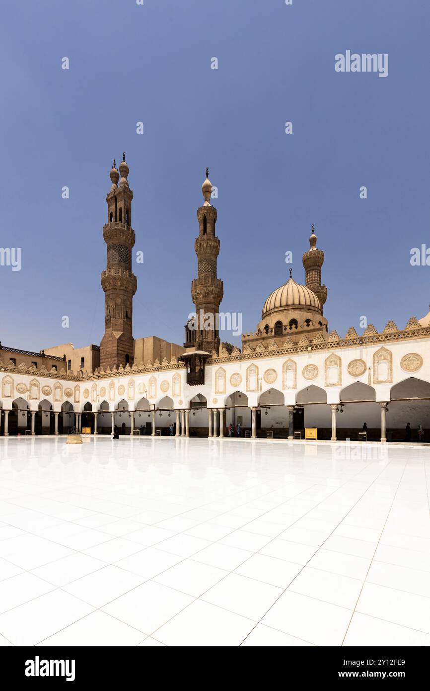 Al-Azhar Mosque, Azhar, courtyard with corridor, Islamic area in old ...