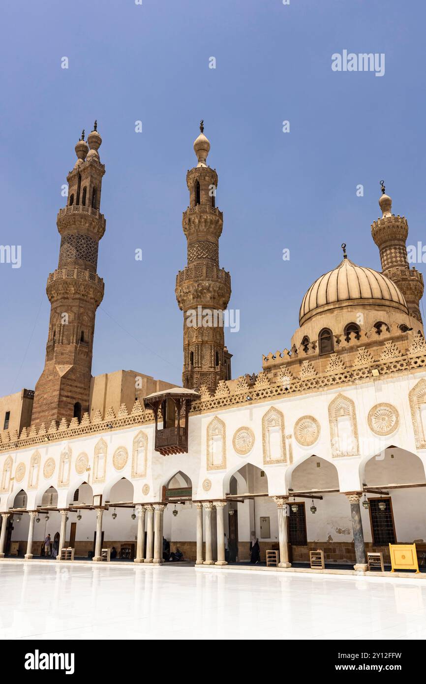 Al-Azhar Mosque, Azhar, courtyard with corridor, Islamic area in old ...