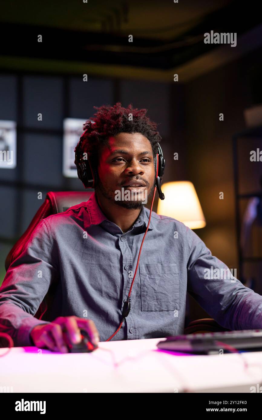 Live streaming theatre computer hi-res stock photography and images - Alamy