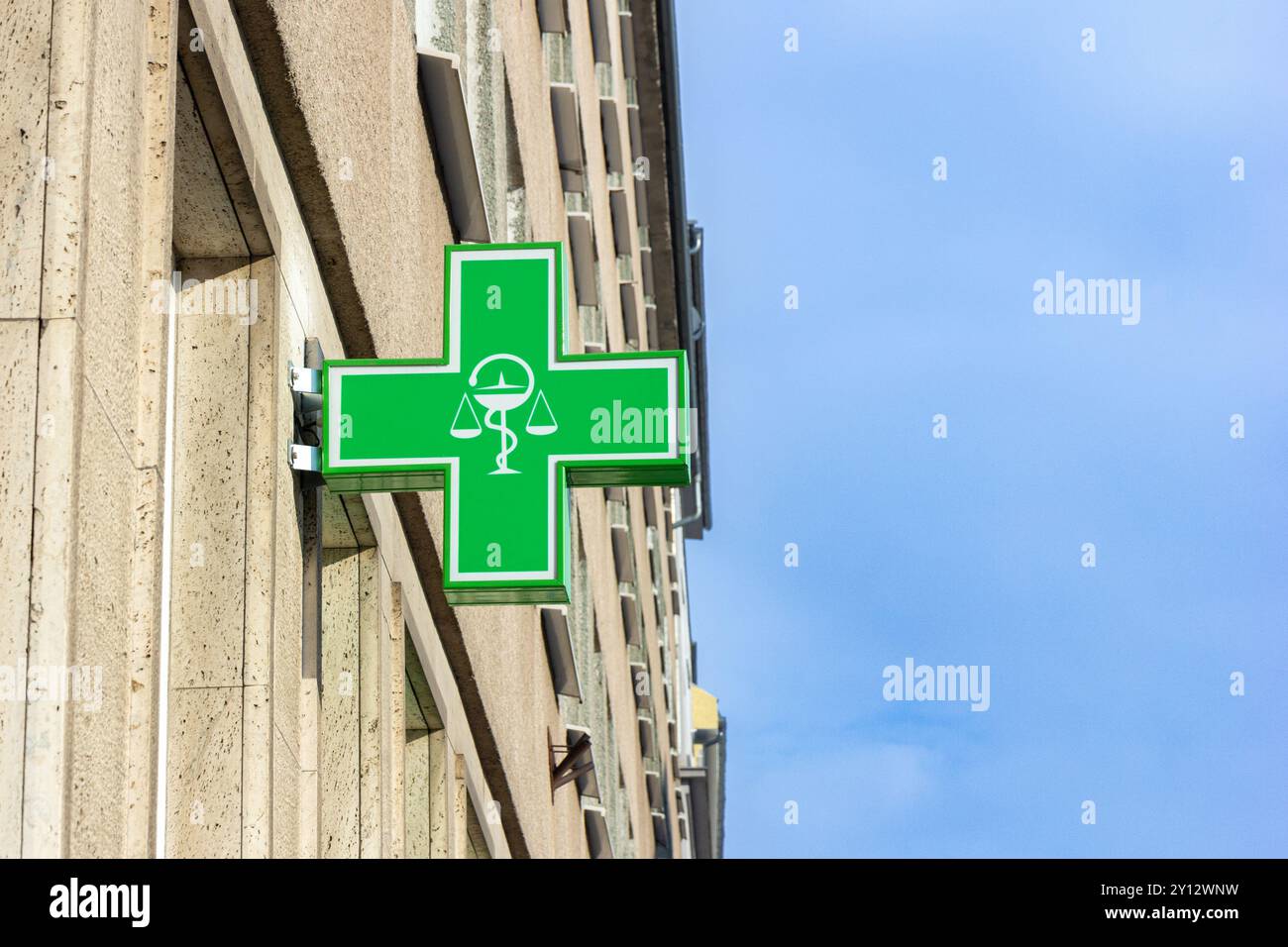 Medicine symbol snake hi-res stock photography and images - Alamy